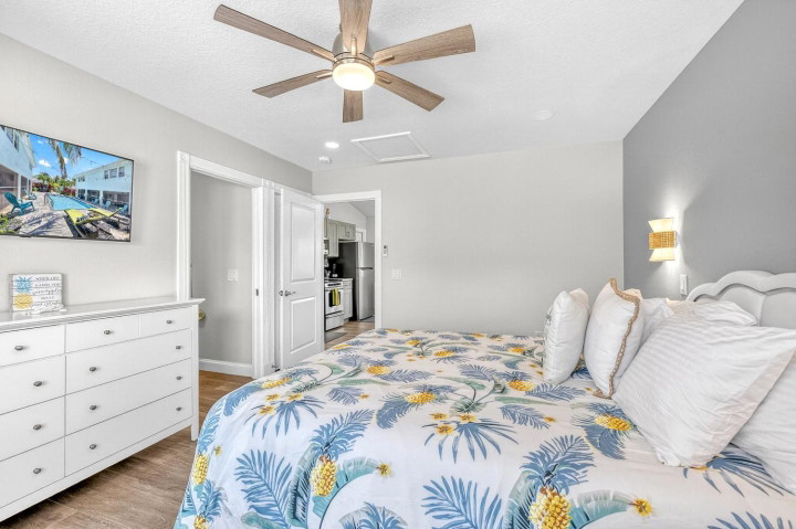 Walk To Siesta Key Beach And Village W Pool - Sarasota, FL