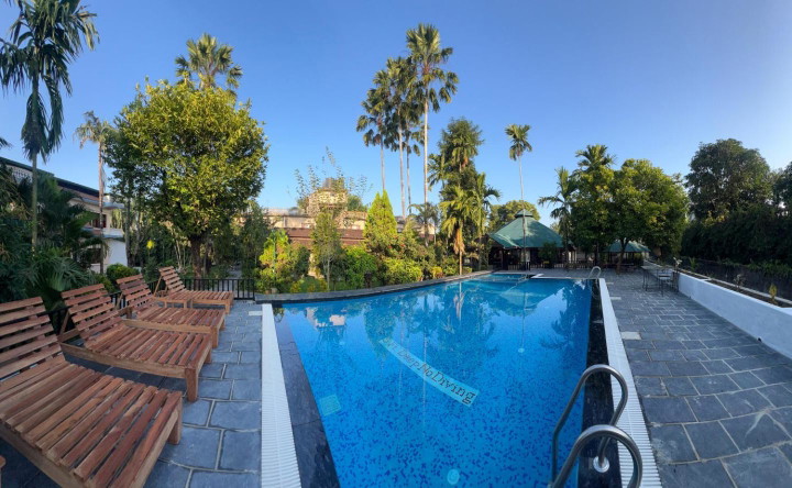 Jungle Safari Resort - Nepal