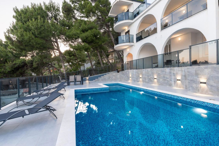 Ivana Black & White Apartments - Marusici - Croatia