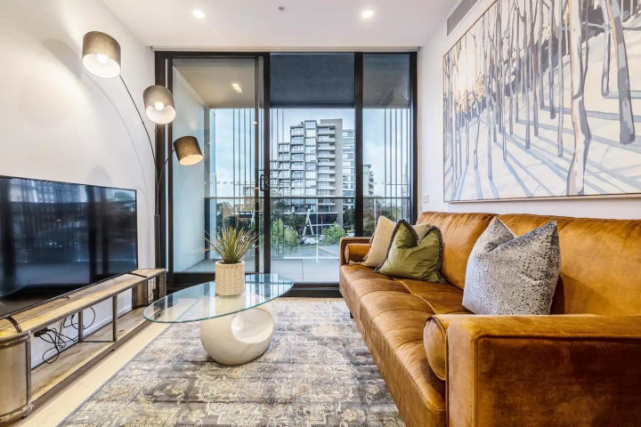 Hip Pad In Cool St Kilda Precinct Free Parking - St Kilda