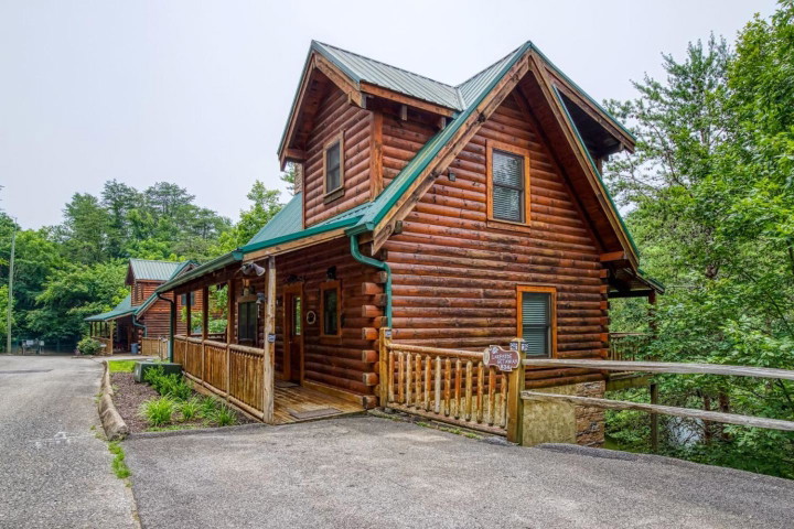 Ern834 - Lakeside Getaway - Great Location! Close To All The Action! Cabin - Pigeon Forge, TN