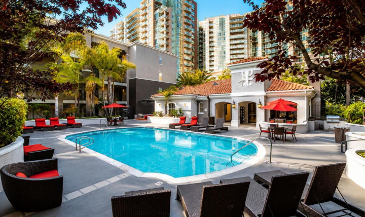 Private Room & Bath In Shared Apartment Near Marina With Gym Pool Sauna - Culver City, CA