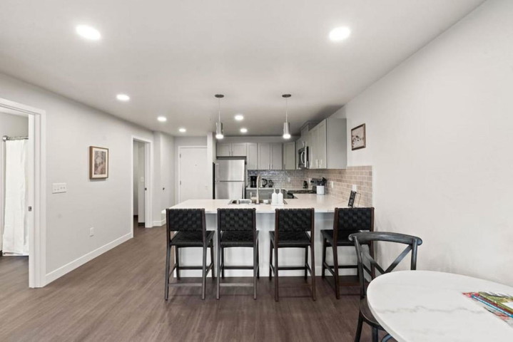 Spacious, King Bed, W Pool Table & Brunch Below! 303 - Spokane, WA