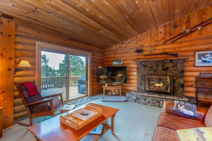 Cascade View Log Cabin Cozy Mountain Escape On Over 2 Acres Dog Friendly - Bend, OR