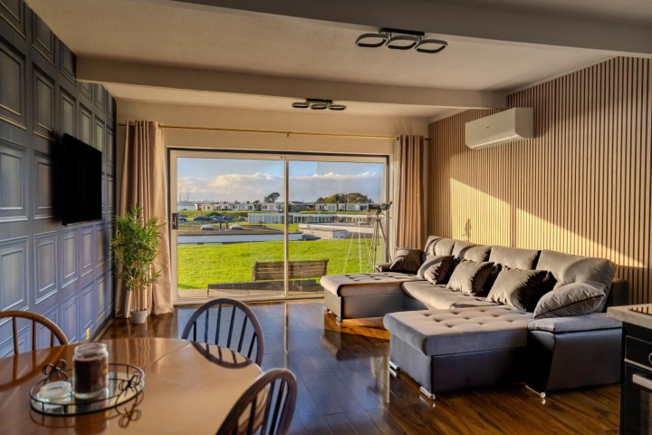 Romantic Seaside Chalet Retreat Solent Breezes - Isle of Wight