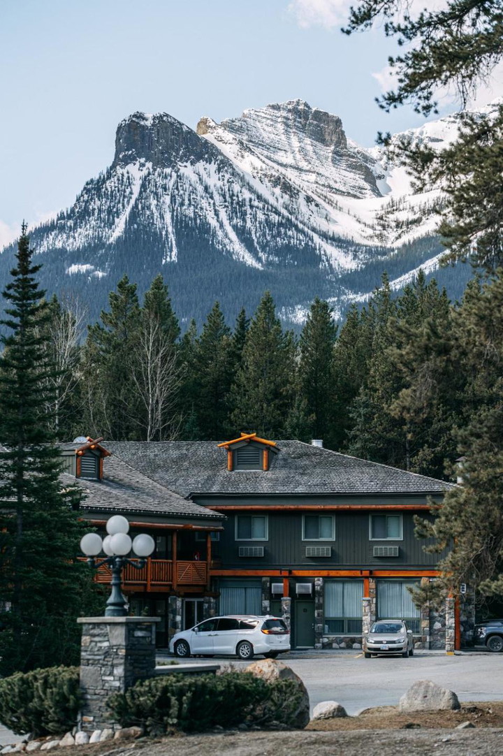 Mountaineer Lodge - Alberta