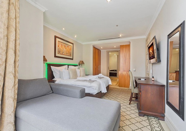 Luxury 1-bedroom At Michelangelo Towers - Sandton