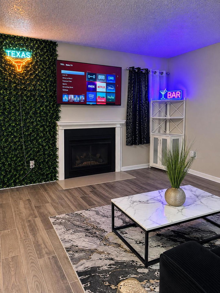 Modern Comfort Near At&t Stadium Peaceful Getaway In Dfw - アーリントン, TX