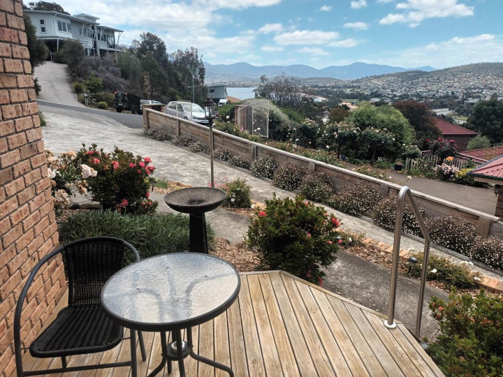 One Bedroom Front Apartment In Howrah With Stunning Views - Hobart