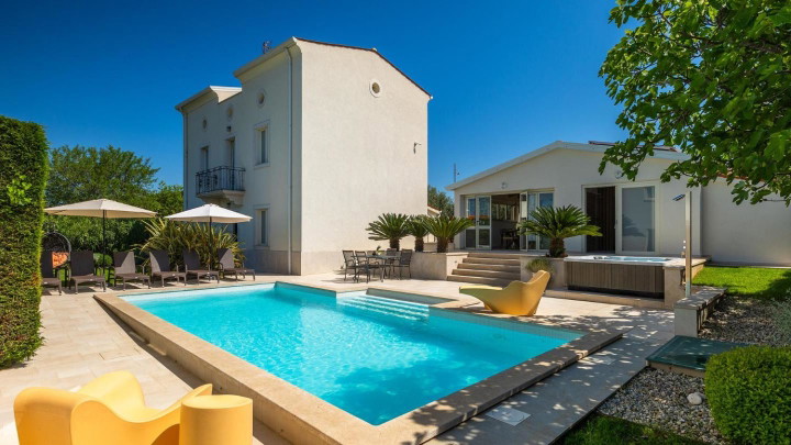 Beautiful Villa Bruna With Jacuzzi In Porec - Parenzo