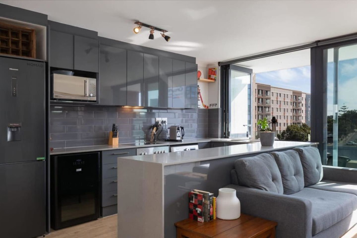 Trendy Bachelor Pad Free Parking Rooftop Pool - Claremont