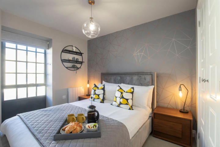 Elliot Oliver - Modern 2 Bedroom Town Centre Apartment - Winchcombe