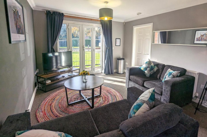 Superb Modern Apartment - Free Parking - Coventry