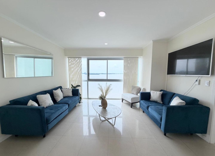 Riverfront I, Piso 6, Suite Vista Al Rio, Puerto Santa Ana, Guayaquil - Ecuador