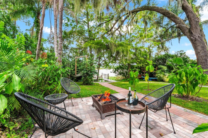 Spring-fed Lake King Suite Pet Friendly - Winter Park, FL