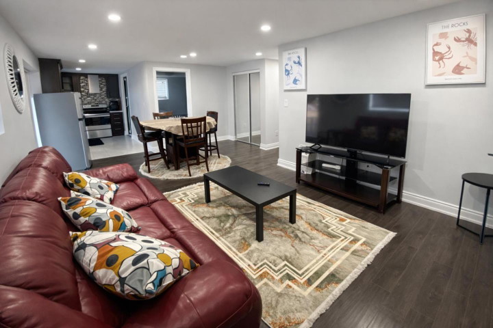 Renovated 3br Caledon Basement Suite Sleeps 7 With Private Entry, Full Kitchen, Wifi, Laundry & Spacious Backyard Patio - 5 Mins To Brampton - Great For Families & Work Stays! - Caledon, ON, Canada