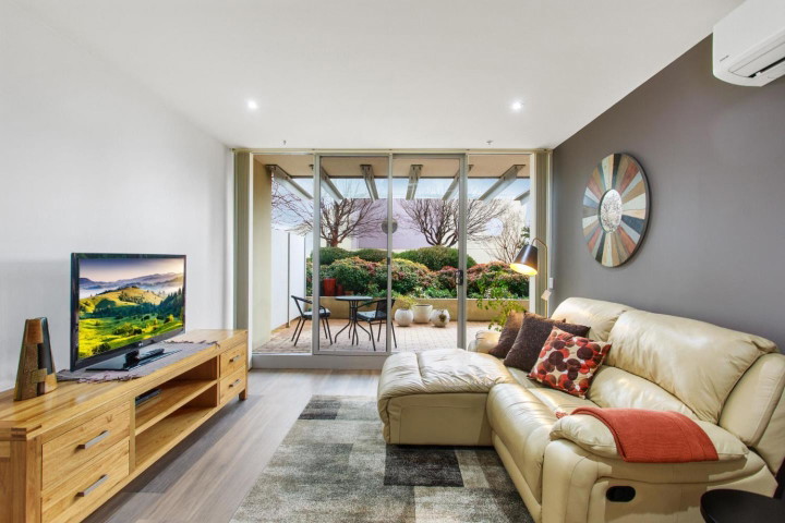 Madecomfy Spacious Canberra Living With Courtyard - Queanbeyan