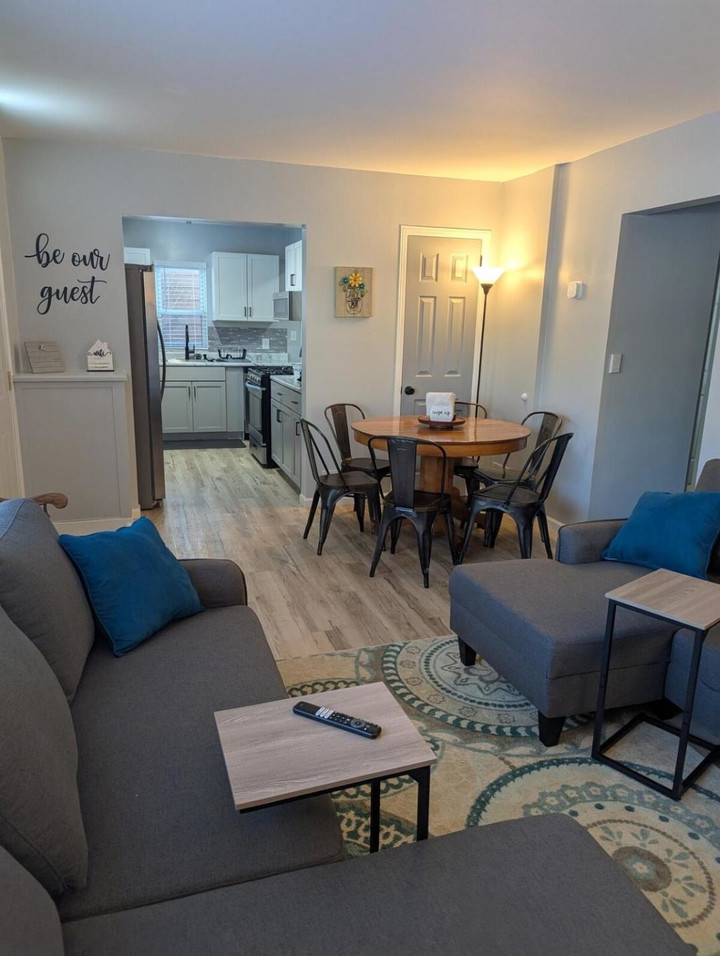 Terran's Dupont Retreat - Plymouth, MN