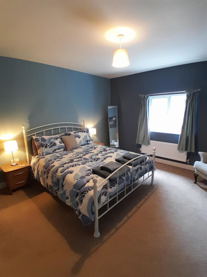 Entire House With Gated Parking - Gloucestershire