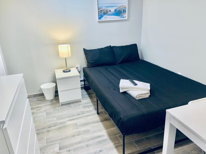 Bright, Stylish And Comfortable Room With Workspace! - Paterson, NJ