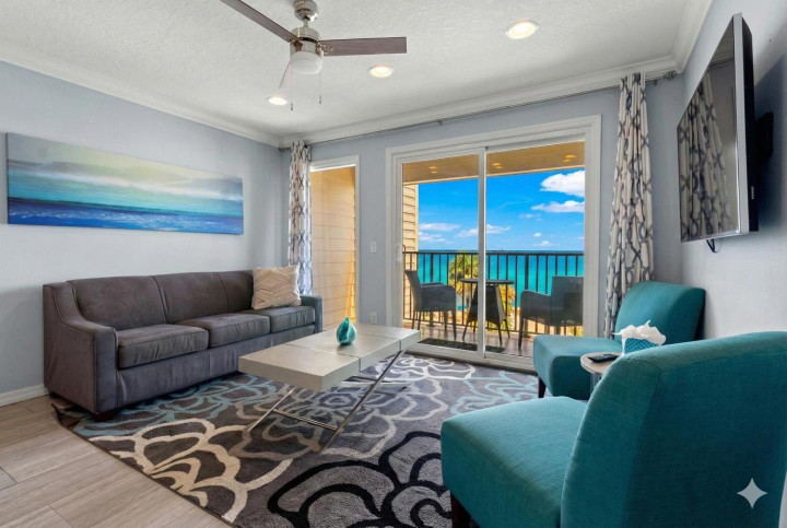 Waterfront View, Heated Pool, Private Balcony - Pinellas County, FL