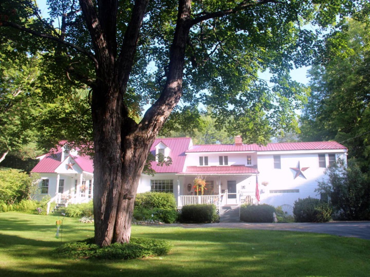 The Buttonwood Inn On Mt. Surprise - New Hampshire