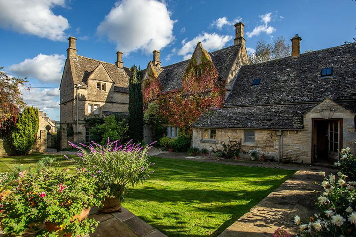 Clapton Manor Bed & Breakfast - Bibury
