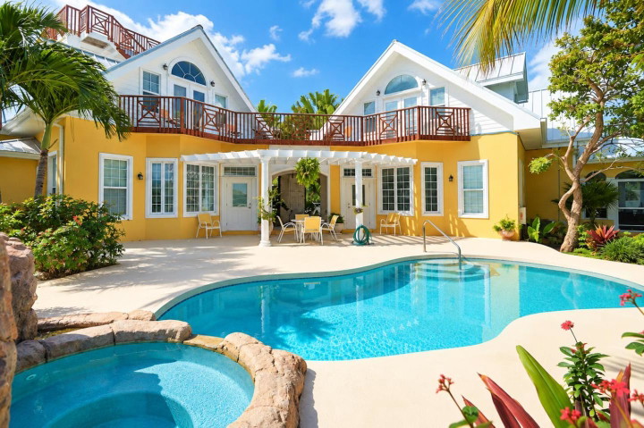 Shangri-la Boutique Bed & Breakfast - Caribbean