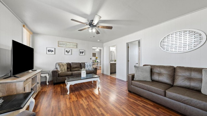Ample Parking, Farm Experience, Pet-friendly Home - Burbank, WA