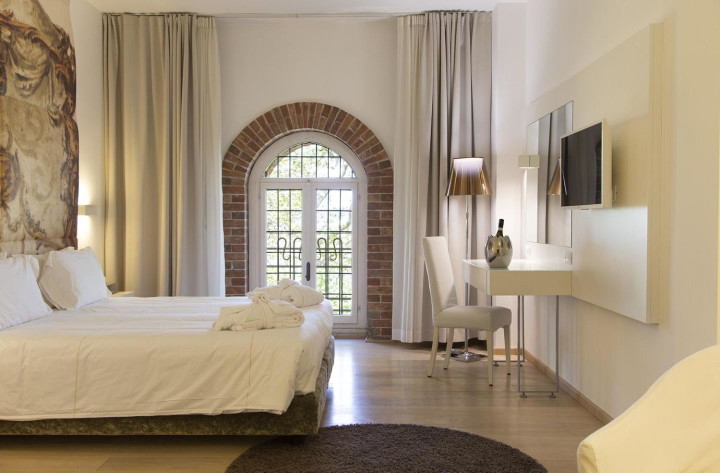 Hotel Castello Di Santa Vittoria - ブラ