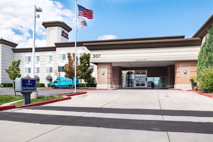 Hampton Inn & Suites Salt Lake City Airport - Salt Lake City, UT