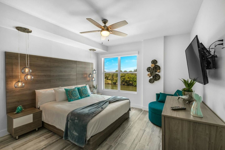Cape Crossing Resort & Marina - Cocoa Beach, FL
