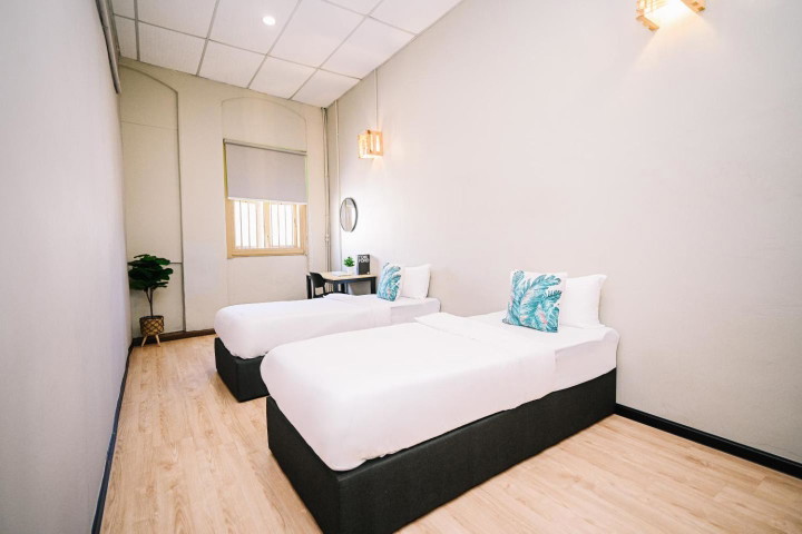 Swing & Pillows - 87 Chulia St, Georgetown Penang - Malajzia