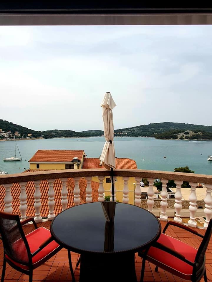 Apartments Perina Tisno - Tisno