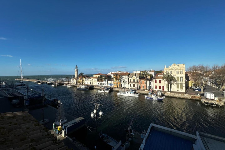 Maisonnette Sur Les Toits Vue Mer & Port Au Grau-du-roi - Gard