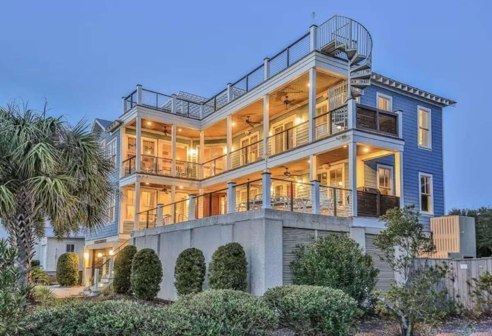 Beautiful Family Home With Private Pool Hot Tub Movie Room & Rooftop Terrace Ocean Views Beach Steps Away - Charleston, SC