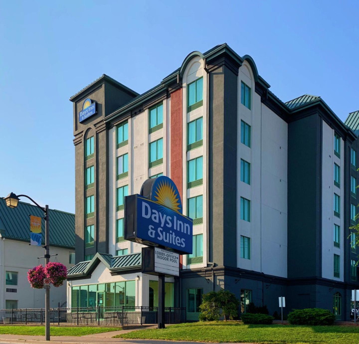 Days Inn By Wyndham Niagara Falls Centre St By The Falls - Niagara Falls