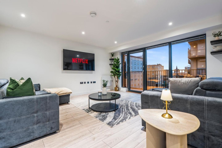 Luxe Heathrow Airport Stay Sleeps 8 Elizabeth Line 5-7 Min Walk - Berkshire