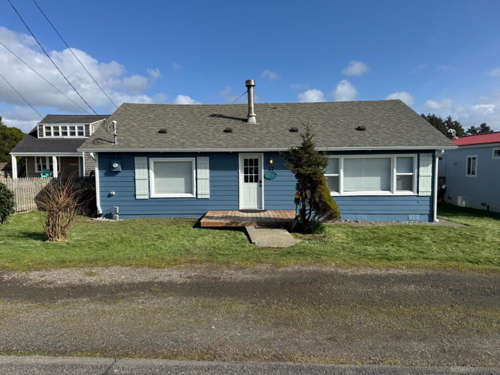 Salty Dog Beach House Close To Beach - Pacific Beach, WA