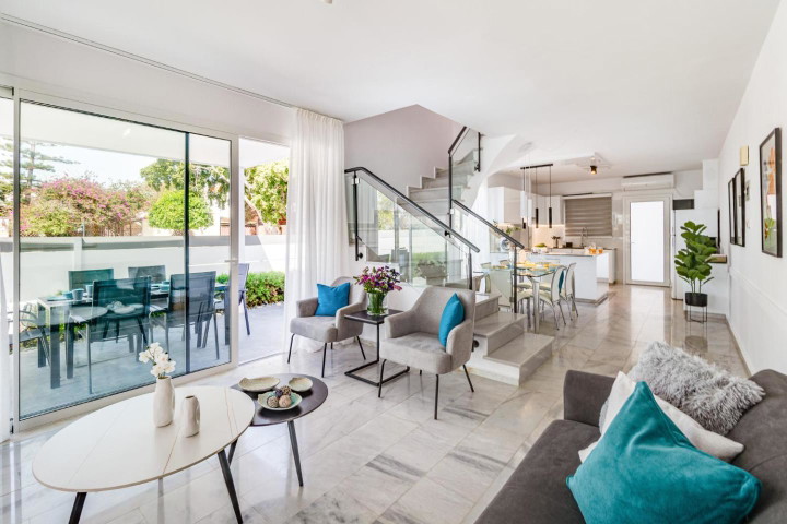 Luxurious One Maisonette By Ezoria Villas - Paphos