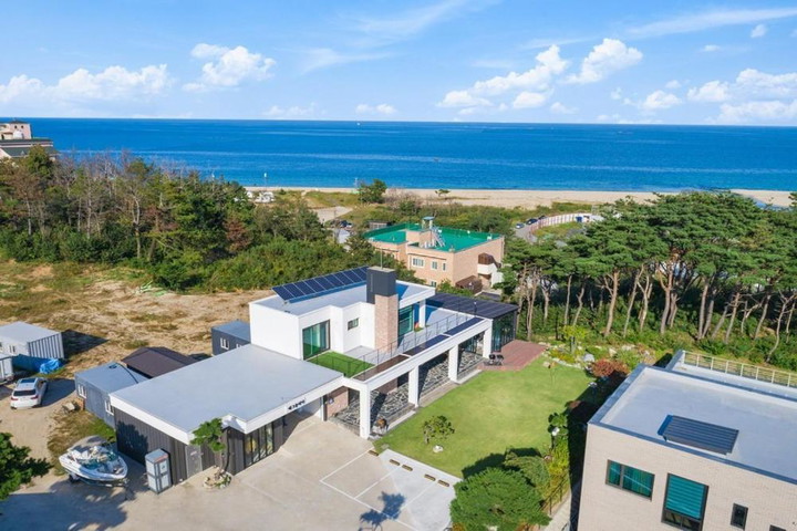 Goseong Magnolia Poolvilla - Sokcho-si