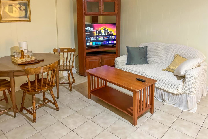 Walkable Mobile Apartment W/ Fenced-in Yard - Mobile, AL