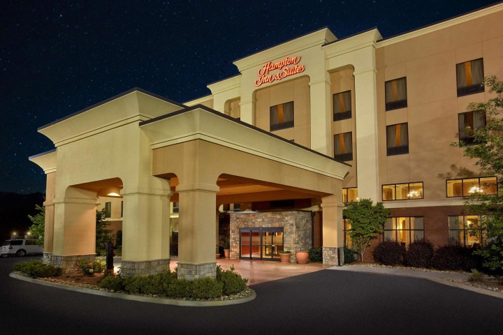 Hampton Inn & Suites Sevierville At Stadium Drive - Sevierville, TN