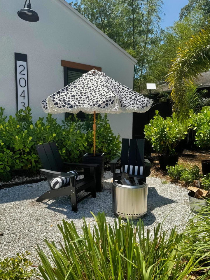 Walk To Best Eats And Shops And Stay In Style - Fort Myers