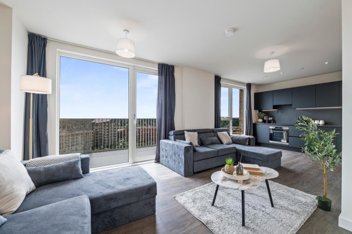 Luxury 2-bed In Harrow - Sleeps 8 - Private Balcony - Hounslow