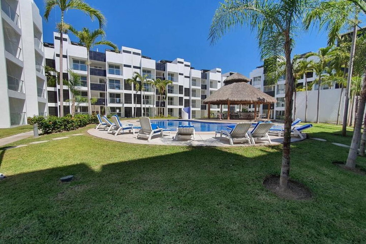 Departamento En Planta Baja, Frente A La Alberca Y Terraza, Aire Acondicionado Total Y Wifi - Manzanillo
