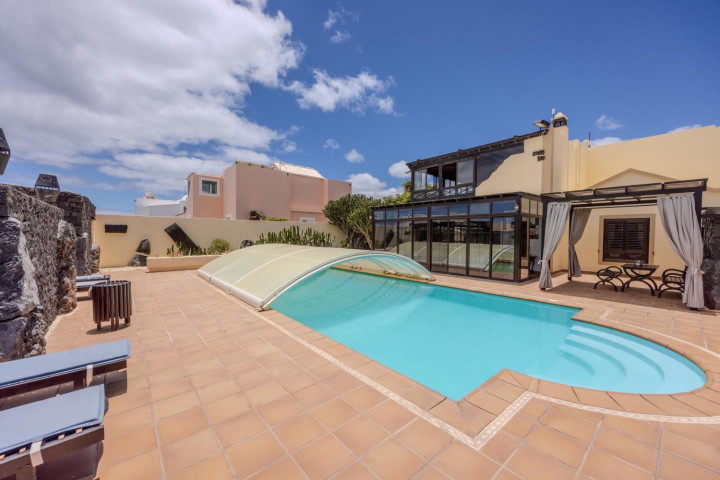 Luxury Canarian Villa With Large Pool And Guesthouse - Costa Teguise