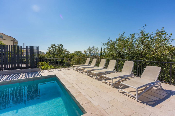 Malerisches Apartment Nur 700 Meter Zum Sandstrand Mit Herrlichem Meerblick, Pool, Grill - Crikvenica