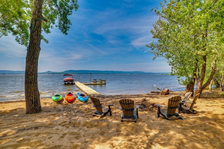 Hot Tub & Dock: Beachfront Oasis In Stockholm! - Wisconsin