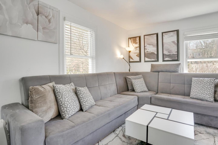Easy Access To Nyc! Sleek Suburban Apartment - White Plains, NY